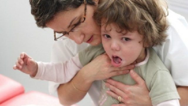 Il vostro bambino sta soffocando? 3 cose da non fare mai Il vostro bambino sta soffocando? 3 cose da non fare mai