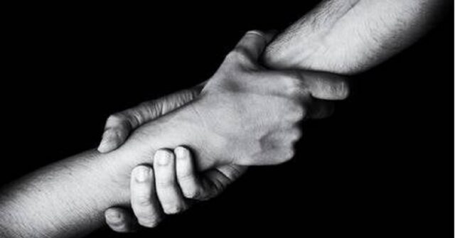 Come aiutare una persona triste Come aiutare una persona triste