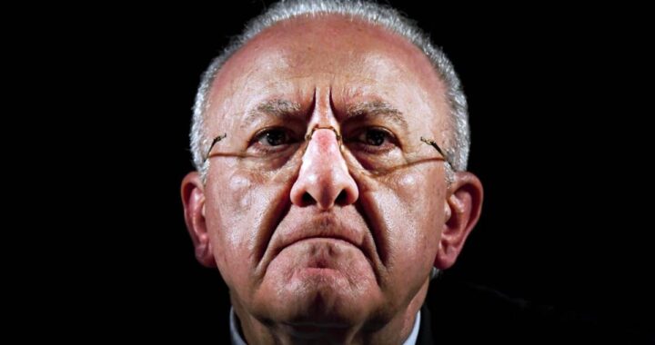 Vincenzo De Luca non molla: coprifuoco alle 22 in Campania - Bigodino Vincenzo De Luca non molla: coprifuoco alle 22 in Campania - Bigodino