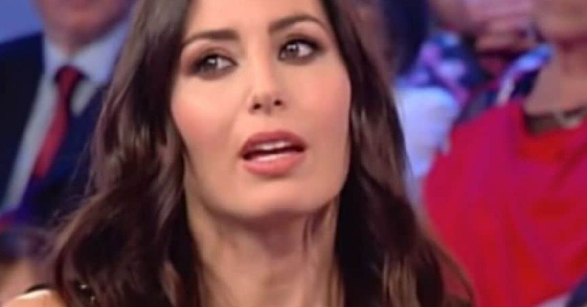 Elisabetta Gregoraci sfida Antonella Elia a colpi di look. Sapete ... Elisabetta Gregoraci sfida Antonella Elia a colpi di look. Sapete ...