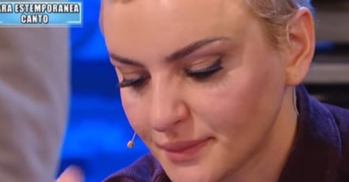 Amici, Arisa in lacrime dopo le parole di Maria De Filippi: cosa è successo Amici, Arisa in lacrime dopo le parole di Maria De Filippi: cosa è successo